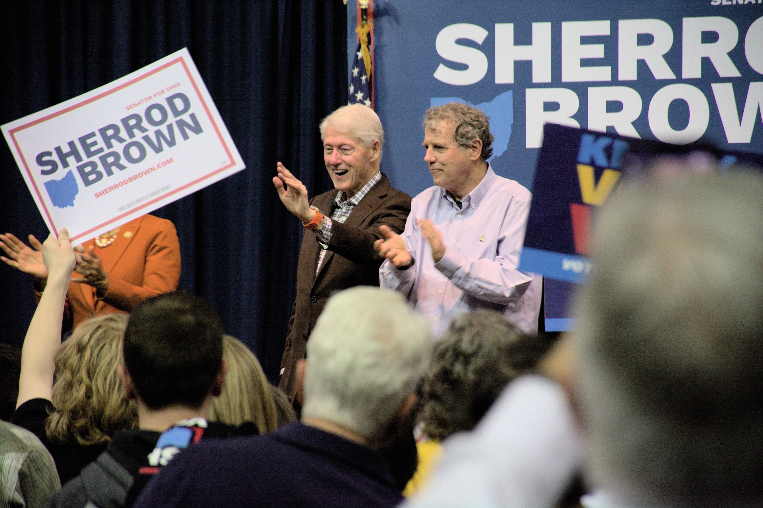 Clinton rallies for Sherrod Brown, Tucker Carlson backs Moreno